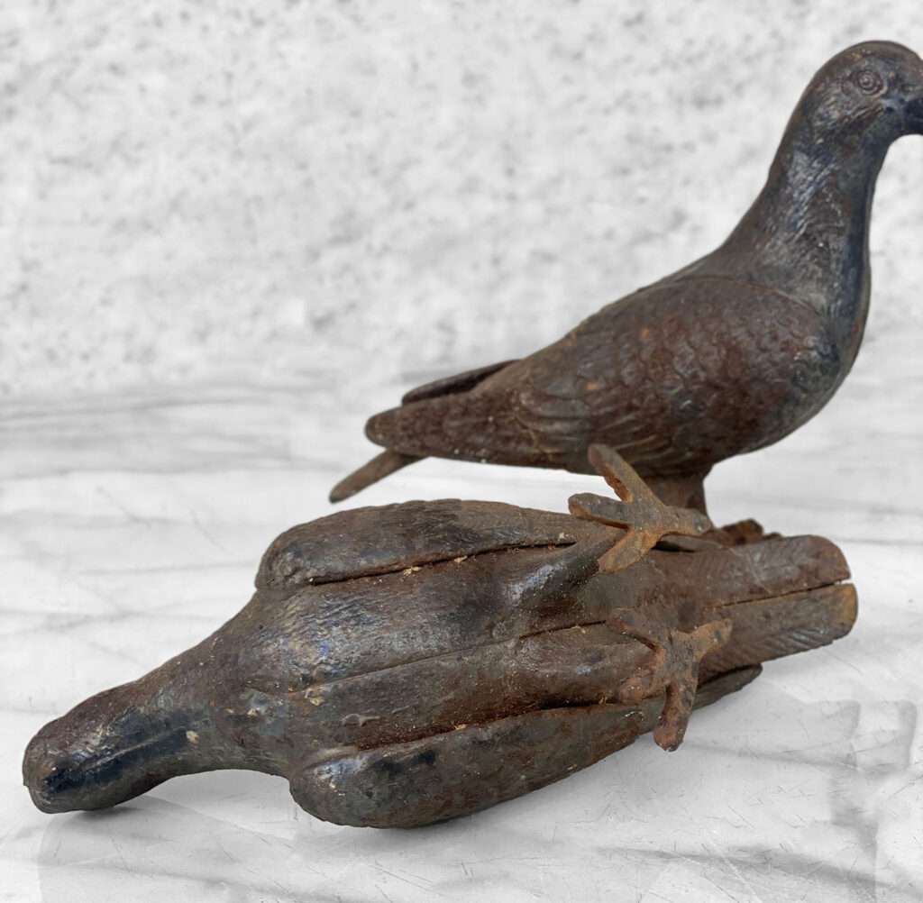 Vintage Traditional Cast Iron Homing Pigeon Doorstop Sculpture – A Pair ...